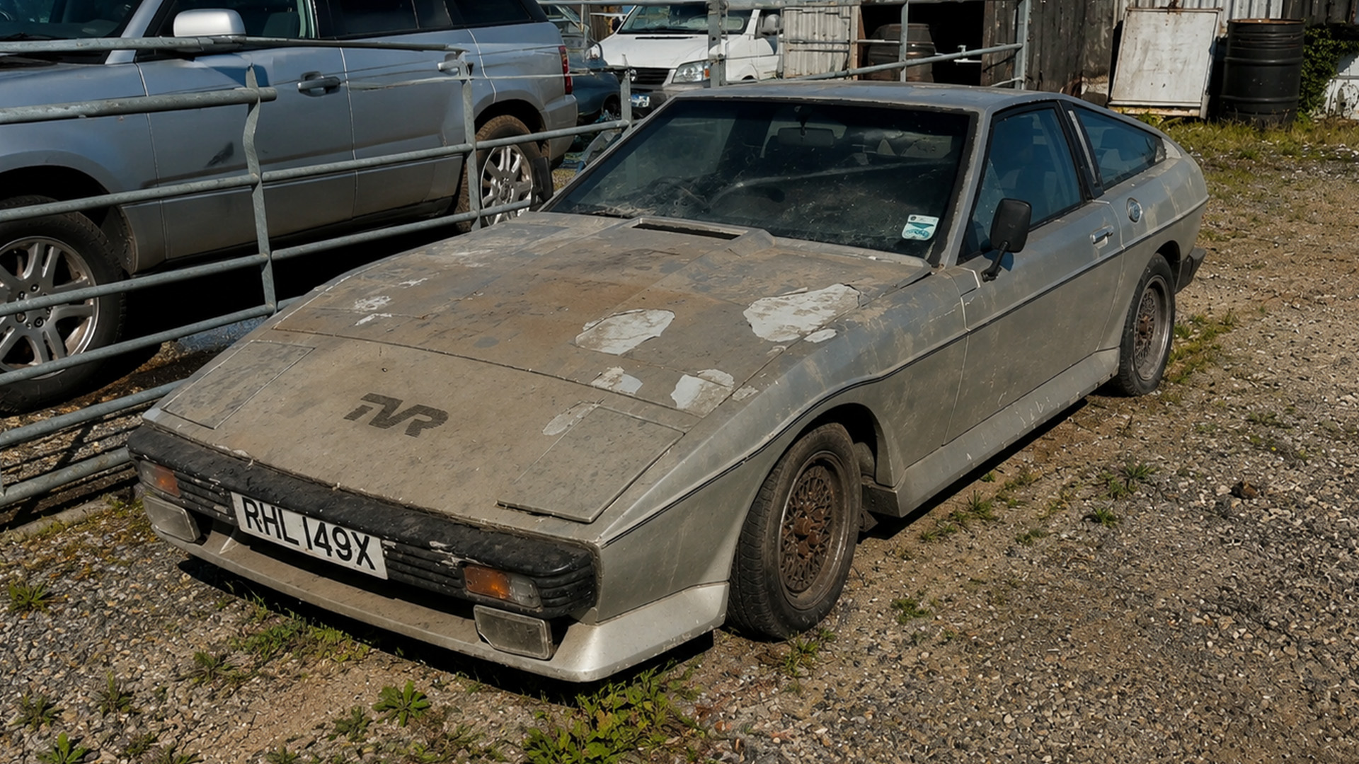 Abandoned custom car gets a closer look