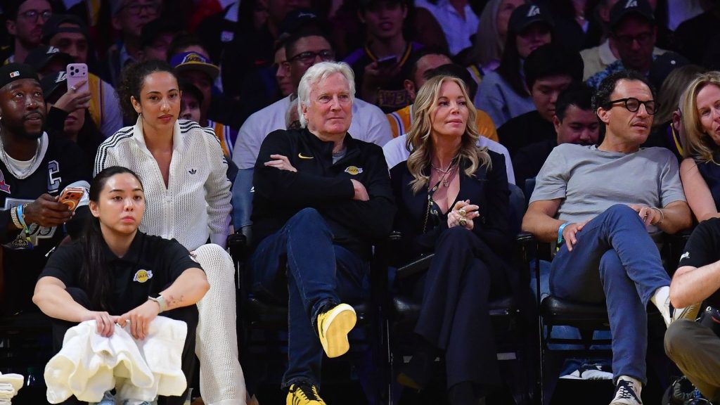 Lakers announce multiyear partnership with Daiso