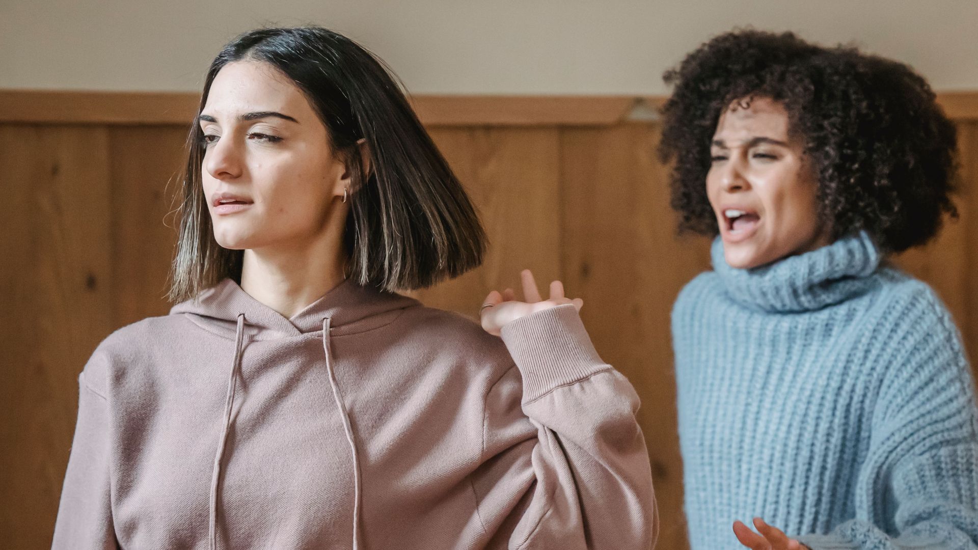 20 traits of people who act nice but are actually manipulative