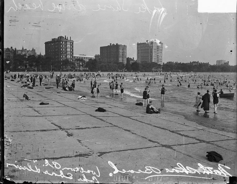 Vintage photos show Chicago's crowded beaches are nothing new