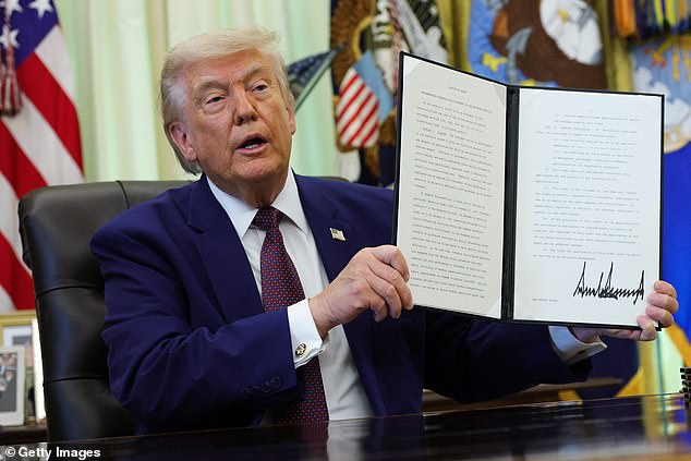 Trump's DOGE purge strikes back: Eight thousand federal workers face ...