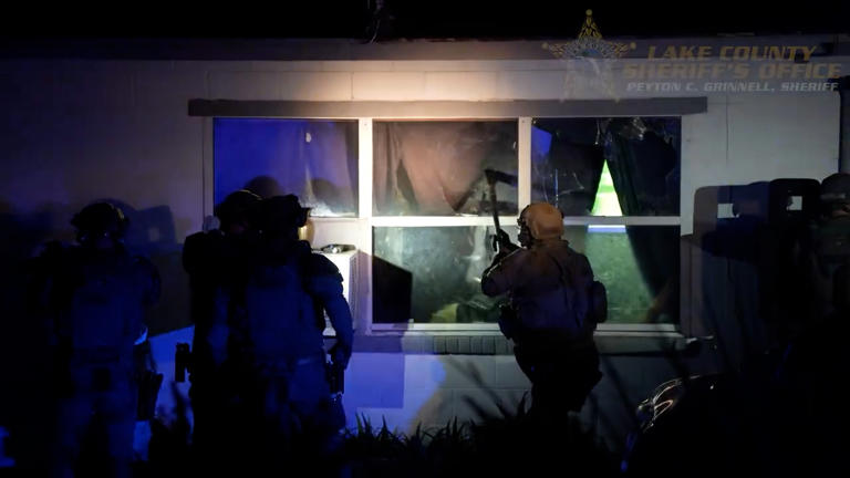Watch: 4 arrested after SWAT team, tactical robot surround Florida drug ...