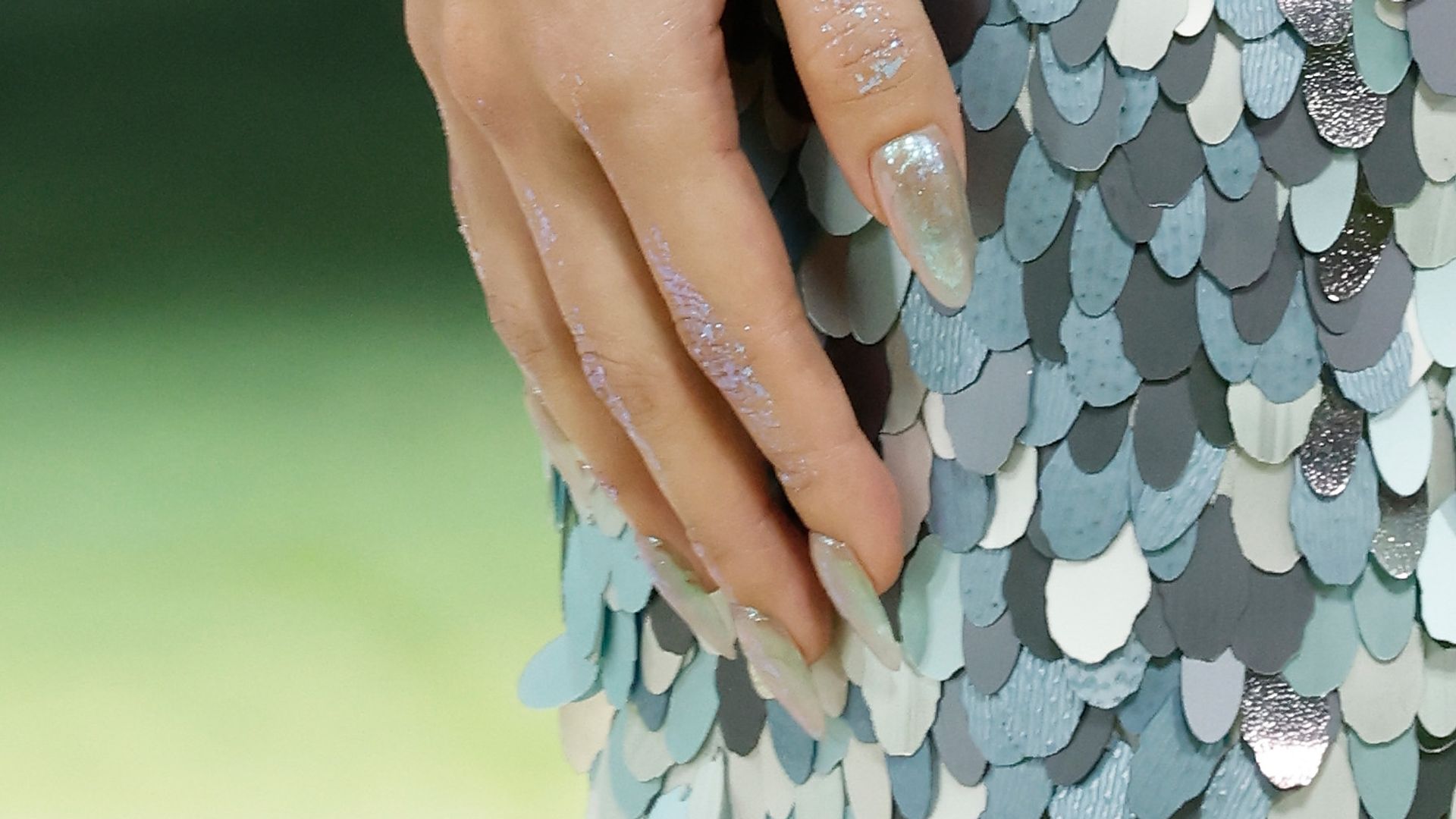 Sea glass nails are the dreamy summer manicure, complementing the ...