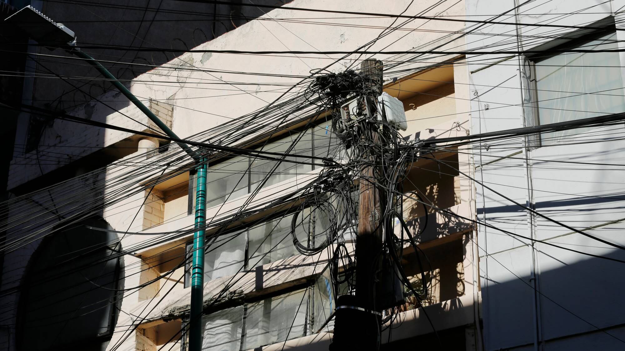 Adiós cableado antiguo en CDMX | El Congreso de la Unión aprobó un ...
