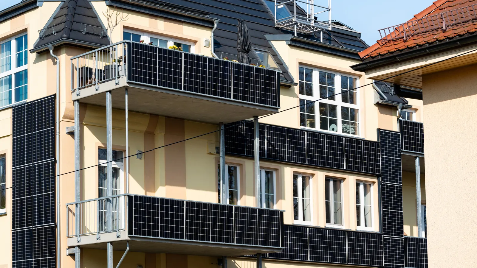 Plug-in solar technology gains attention as US state laws limit adoption