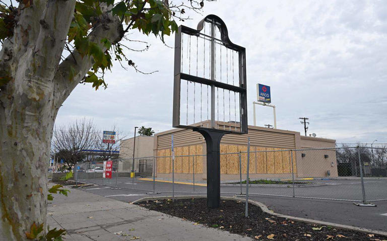 Two fast food restaurants in downtown Fresno closed. Who's already ...