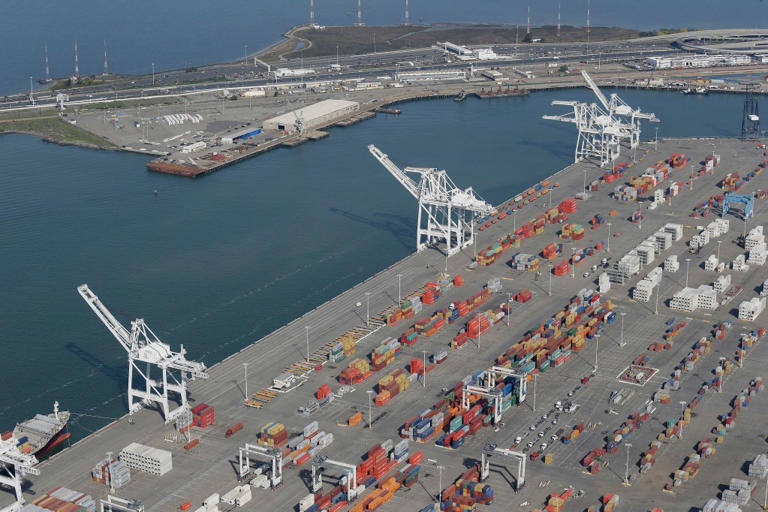 Trump gives Oakland $75 million for its new terminal in big boost to ...