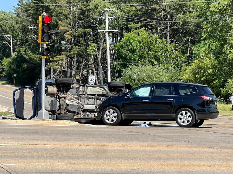 Rollover crash at Spring Brook and Mulford roads in Rockford halts traffic