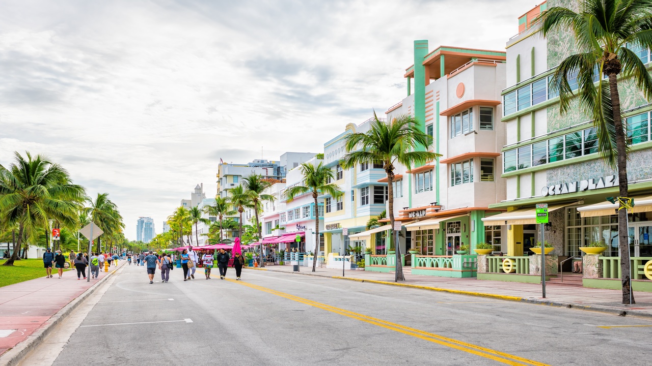 Miami Beach packed 800 Art Deco buildings into one square mile and you ...