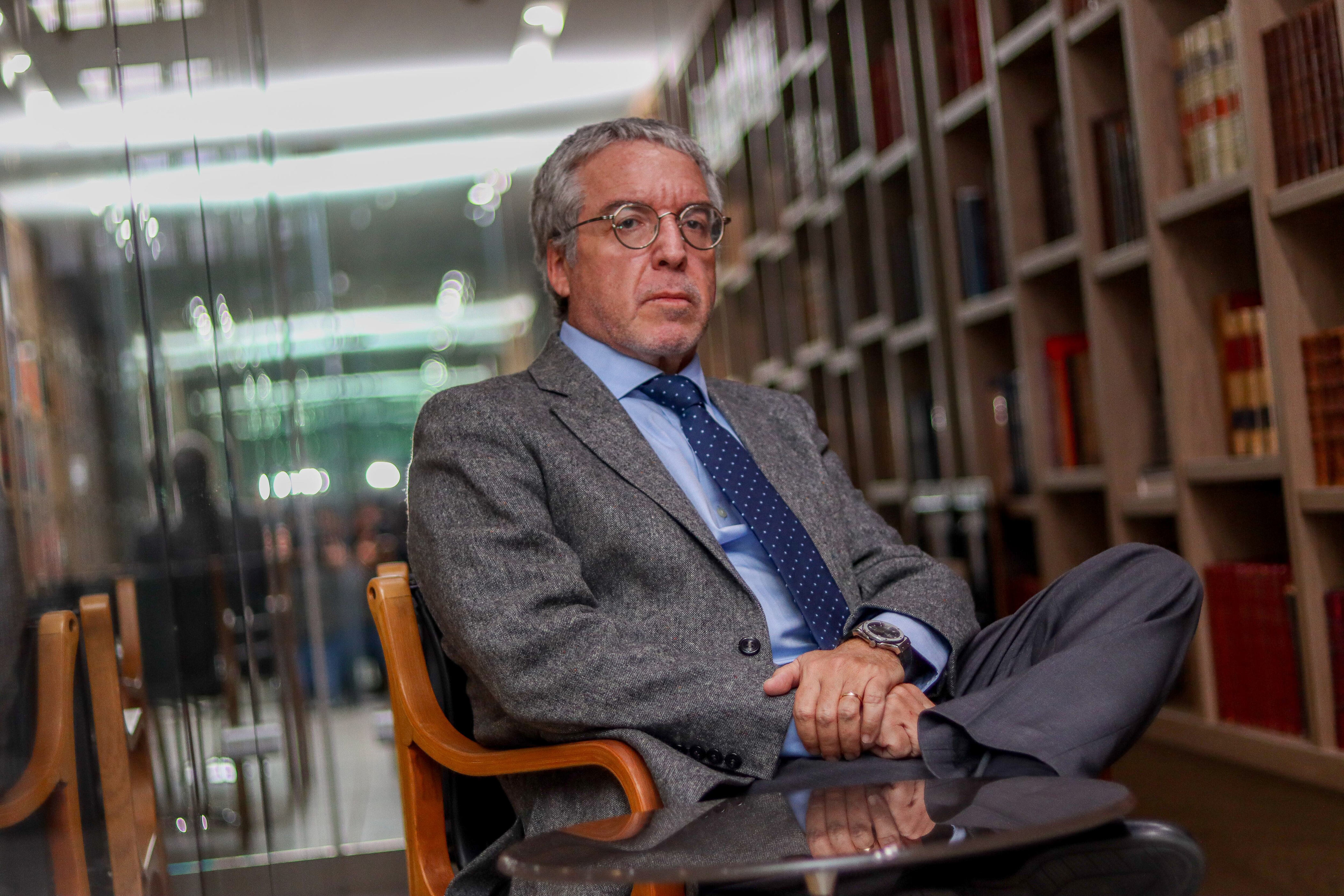 A diferencia de gobierno de Boric, La Moneda evita fijar criterio ante ...