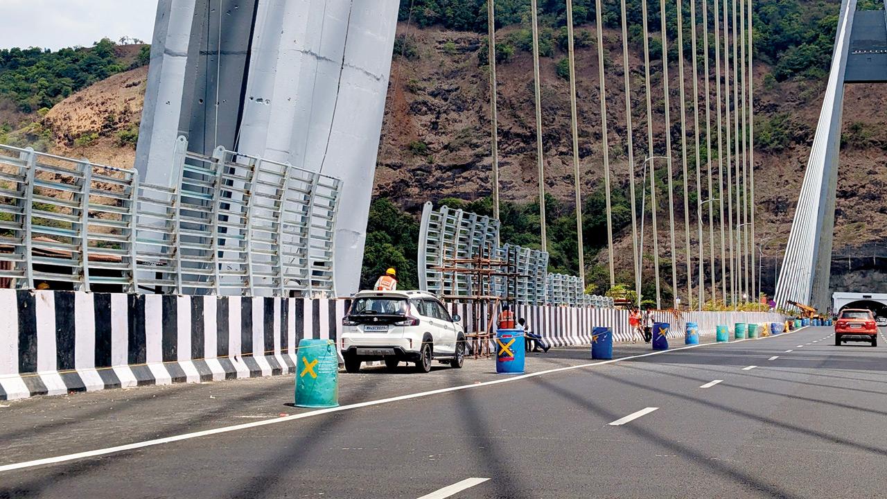 MSRDC installs wind barriers on Mumbai-Pune Expressway missing link