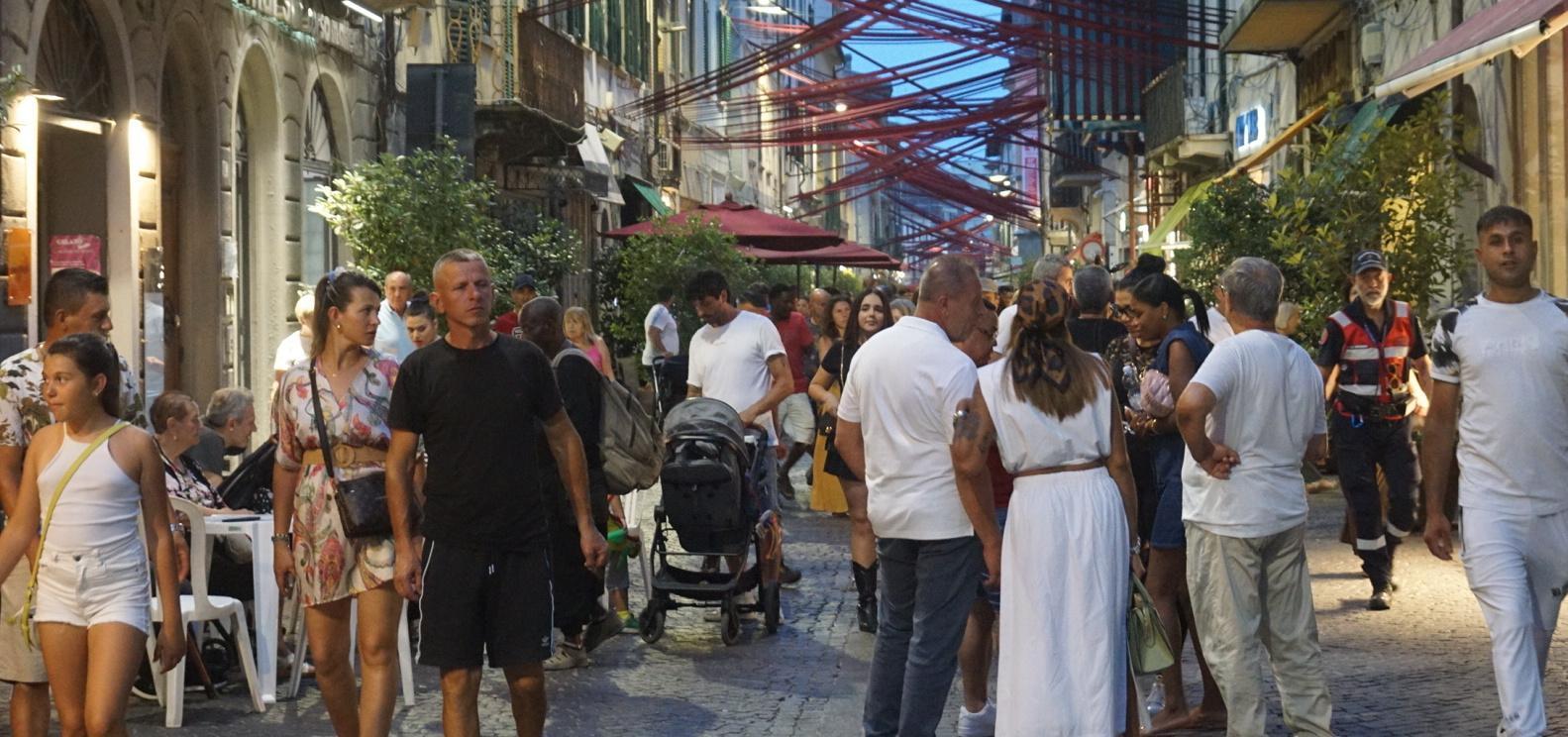 Notte bianca dello sport. Vespe storiche Oltrera. Torneo di basket al Duomo