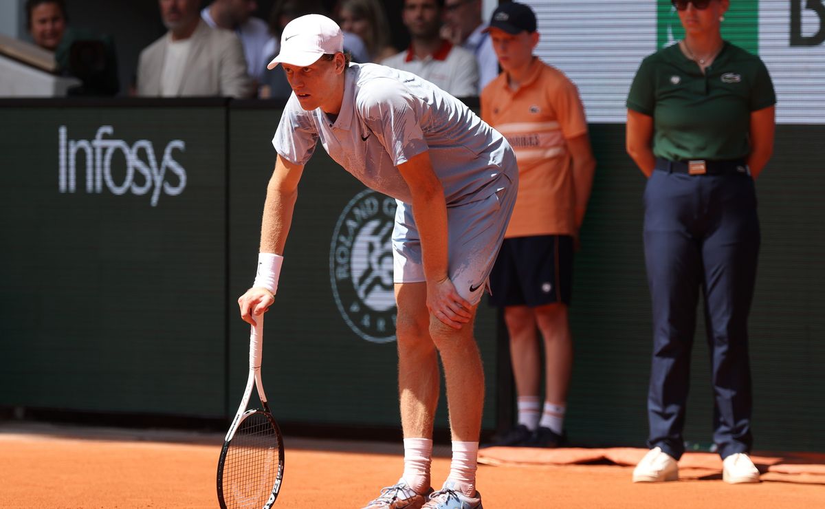 Andre Agassi cuestiona a Jannik Sinner tras su fea presentación en ...