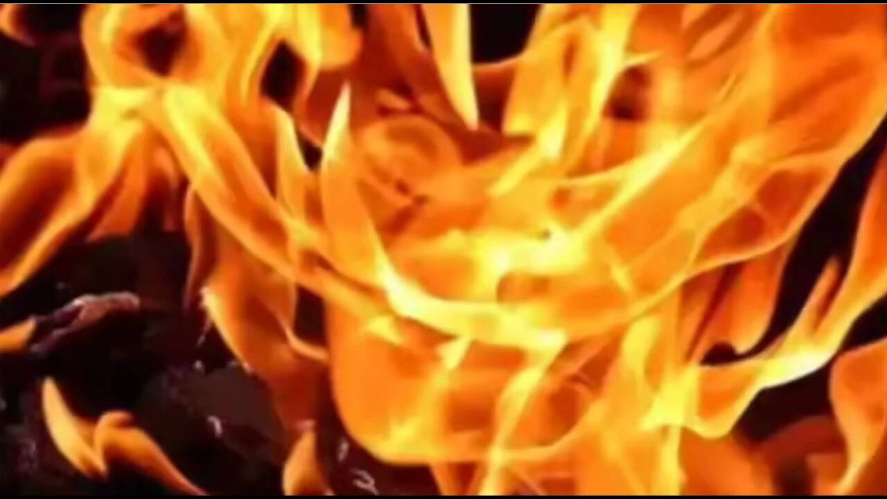 2 two blazes in a day in Delhi: 4 injured in LPG blast, short circuit ...