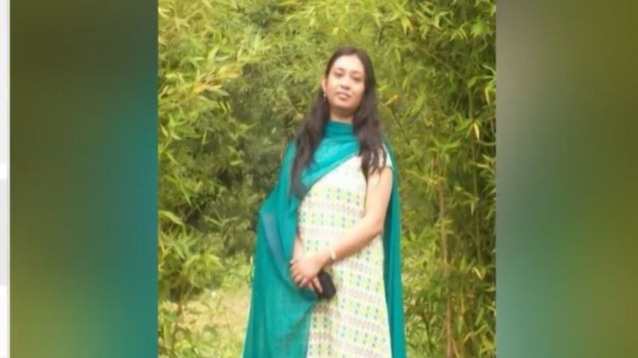 Masked man, woman under scanner in DU professor’s murder case