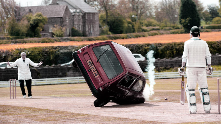 Toppled over Reliant Robin shortlisted to feature on future UK banknotes