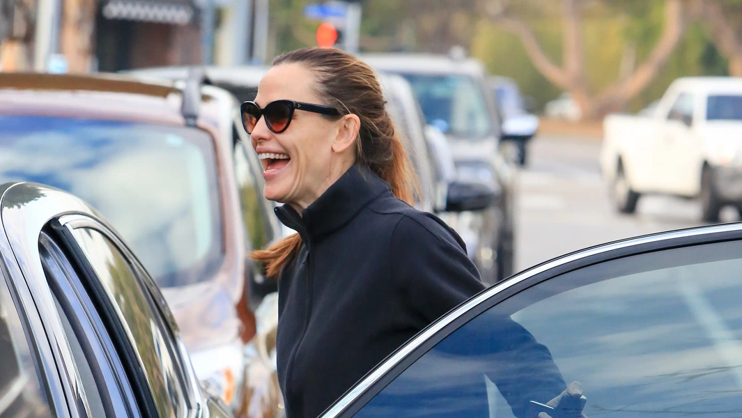 Jennifer Garner embraces acting return without apologizing to kids