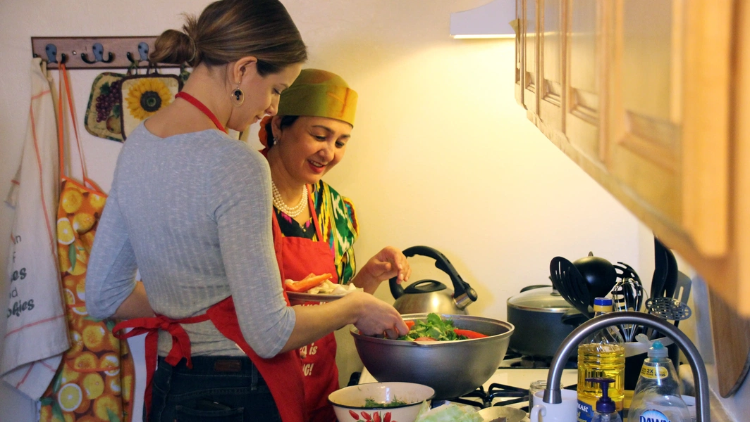 Cooking together as a bridge between cultures