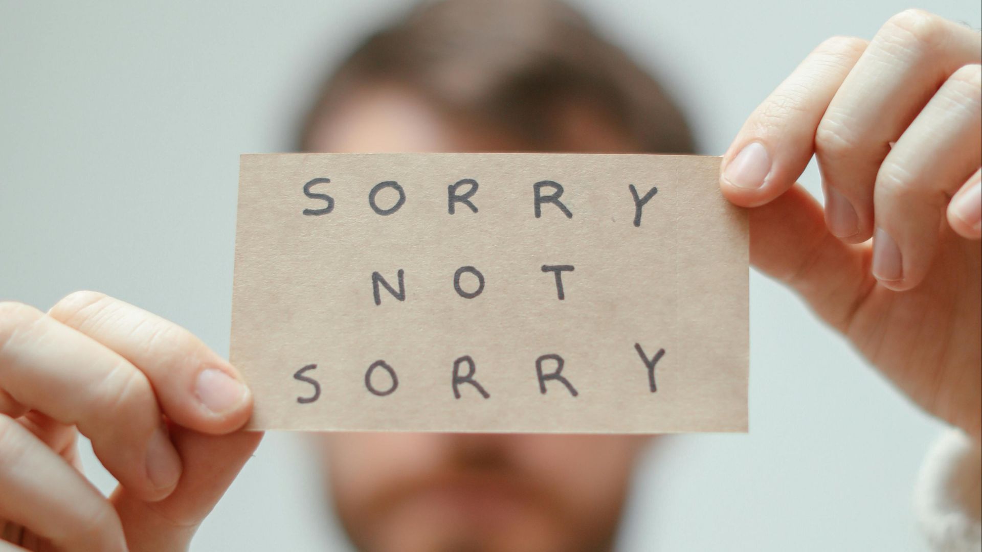 20 little things men do that women remember for years