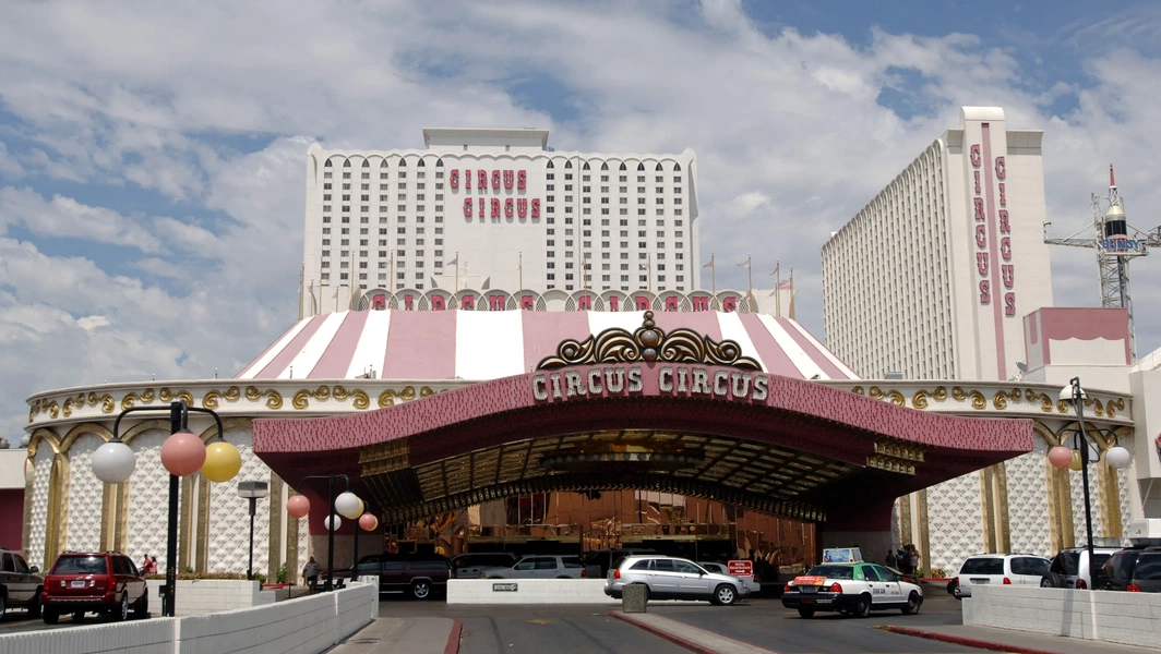 1 Reasons Circus Circus Divides Las Vegas Visitors