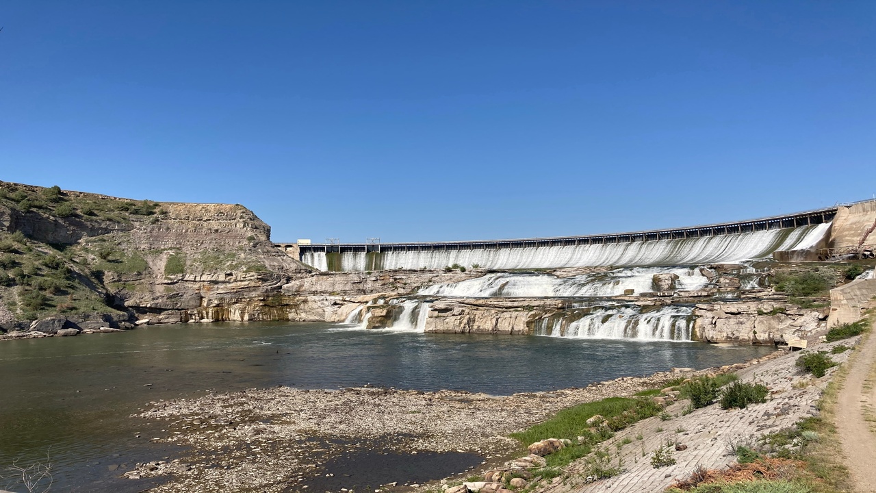 A swinging bridge, turquoise water, and a 90-foot plunge in Montana’s ...