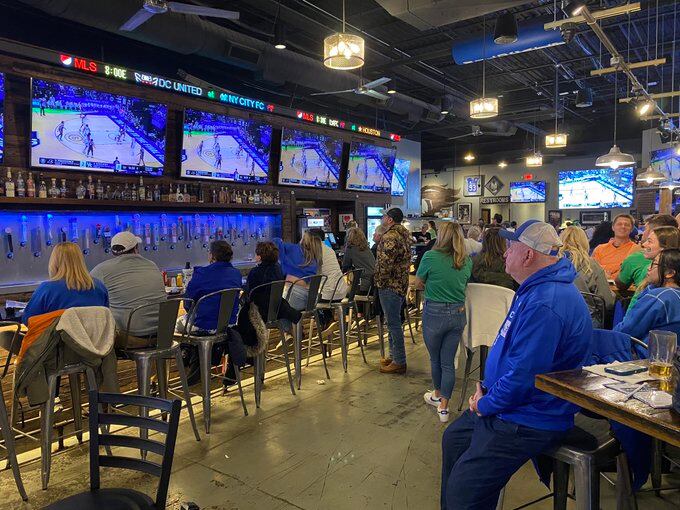 KSR hosts last radio show in namesake bar