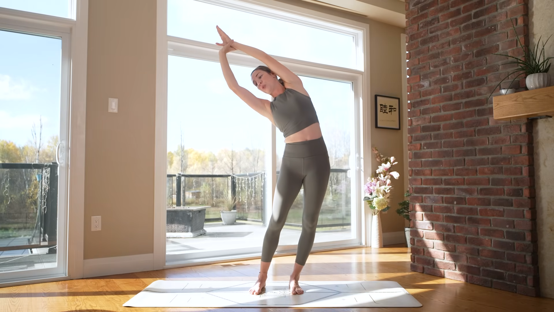 Simple standing routine relieves travel fatigue