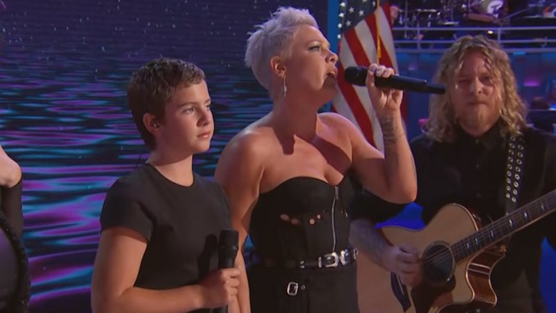 Pink and daughter Willow perform a touching duet of What About Us at ...