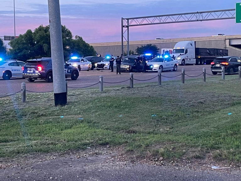 Police chase ends with crash, 6 arrested in MS