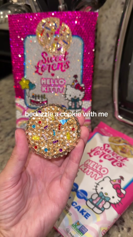 How to create Hello Kitty style bedazzled cookies