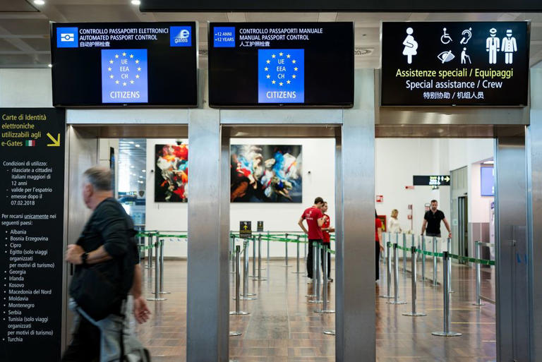Ryanair flight takes off without 150 passengers as panicked flyers ...