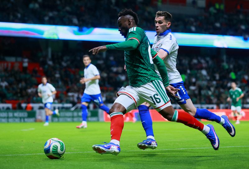 Soccer - Mexico thump Serbia 5-1 to complete World Cup preparations