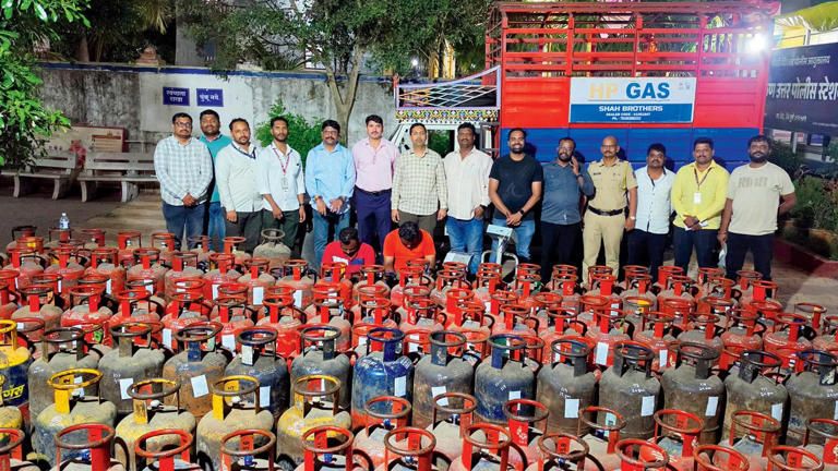 Maharashtra: Police bust illegal LPG gas refilling racket in Chakan