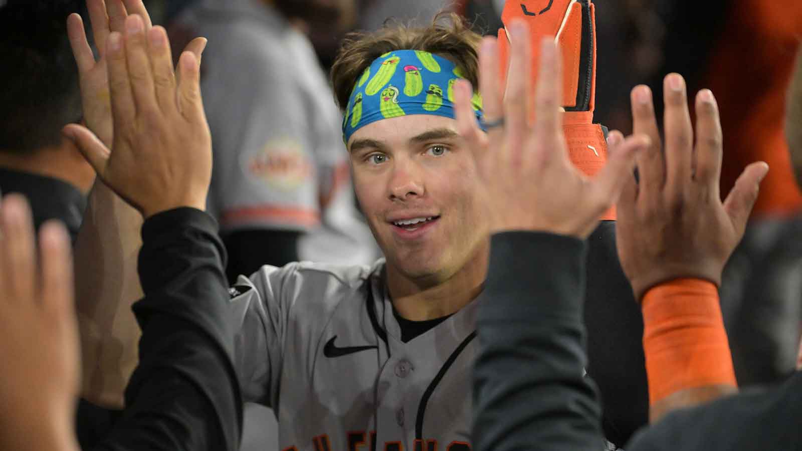 Giants’ Drew Gilbert makes insane home run robbery on Brewers’ Andrew ...