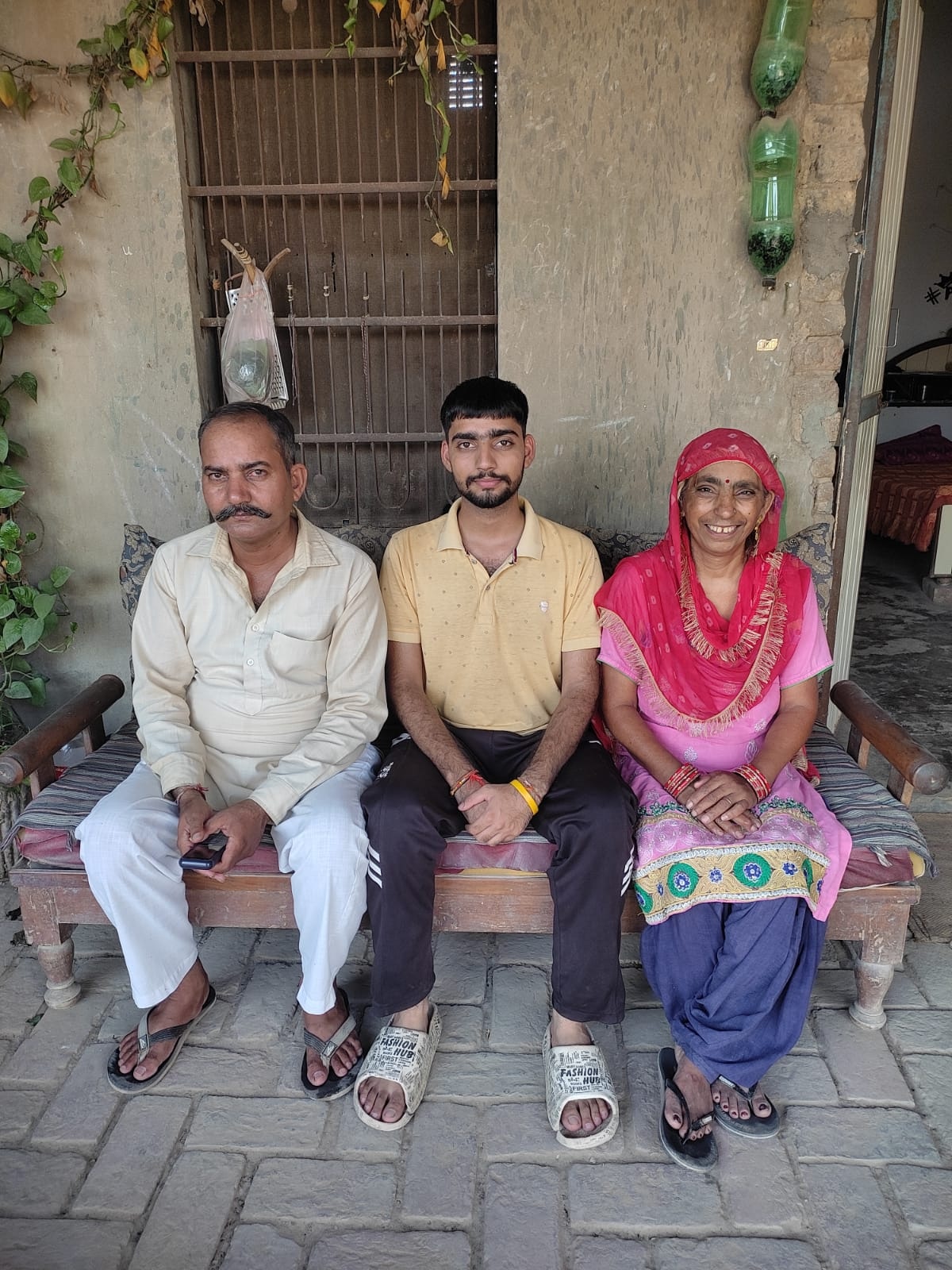 E-rickshaw driver's son set to become first IITian from Rajasthan village