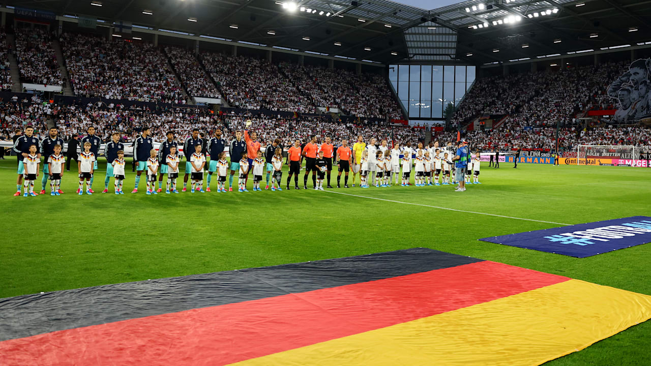 Alle Spieler auf dem Feld, keine Reihe mehr - Riesen-Änderung bei der ...