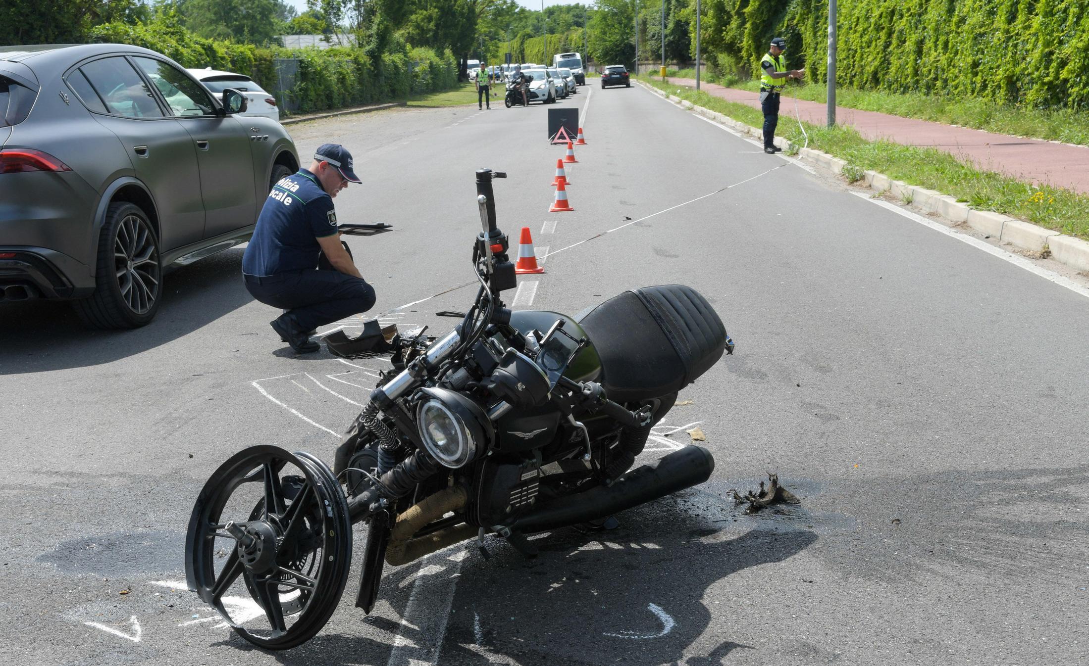 In moto contro l’auto. L’impatto fatale al centauro di 42 anni: "Strada ...