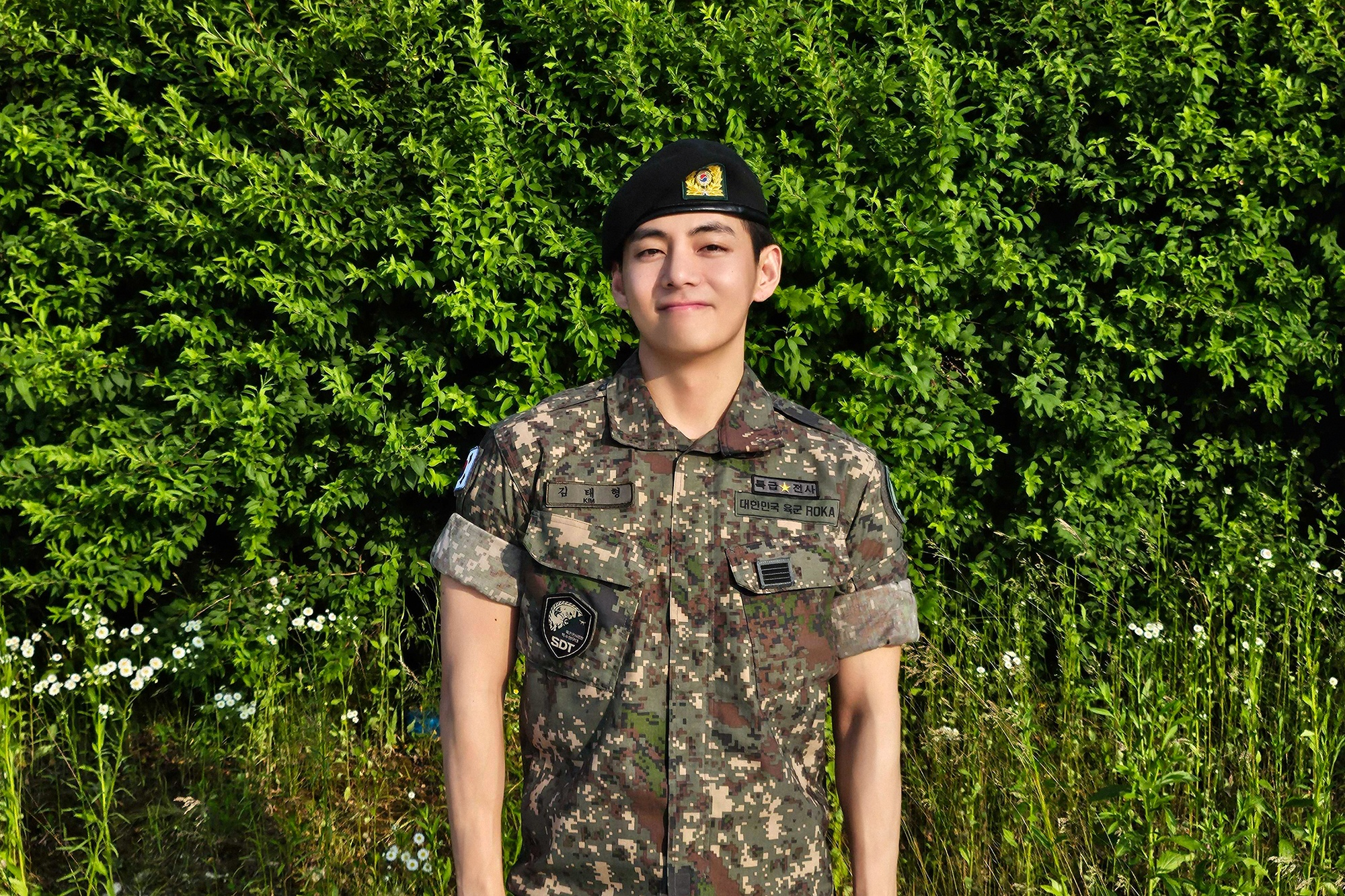 BTS's V defends, encourages fellow boot camp trainee who shared stories ...