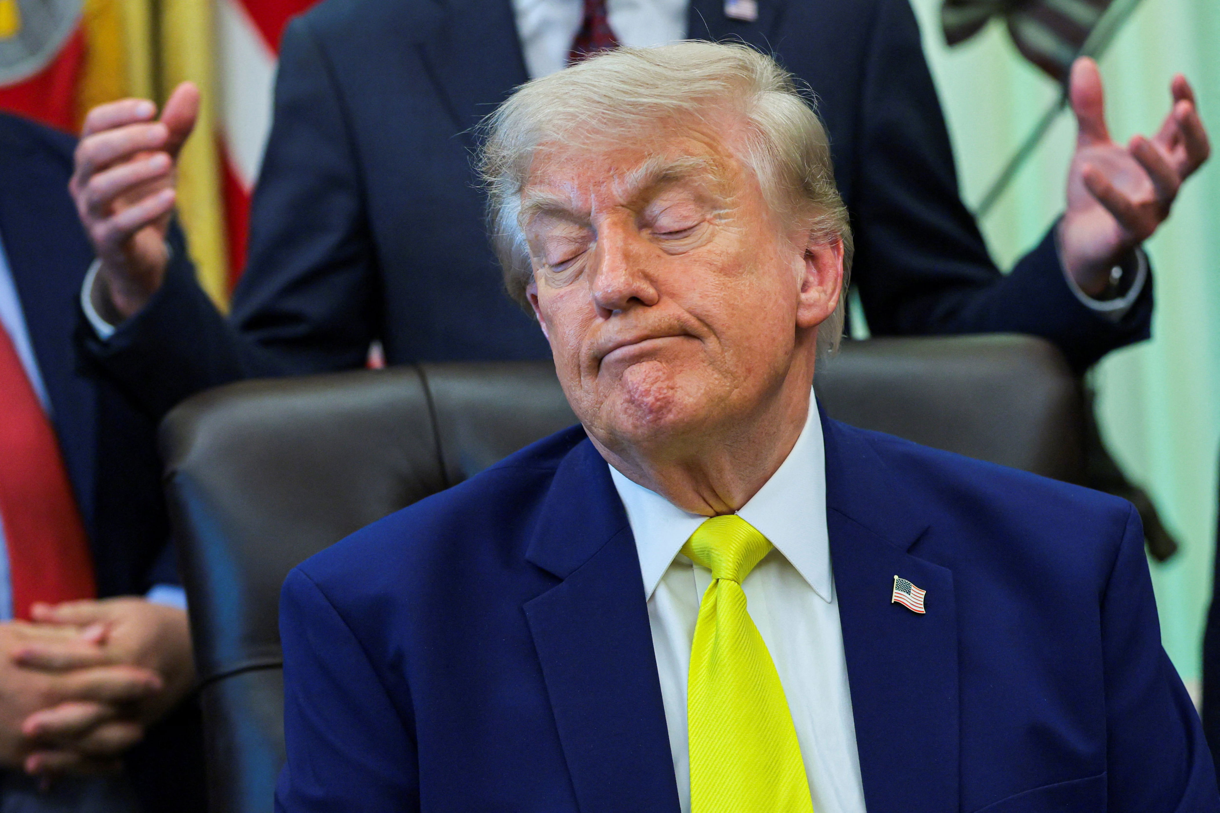 Trump appears to nod off during Oval Office coal briefing