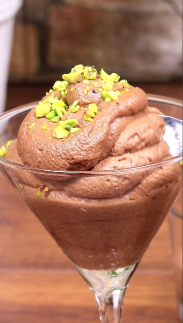 How to make creamy and decadent chocolate mousse