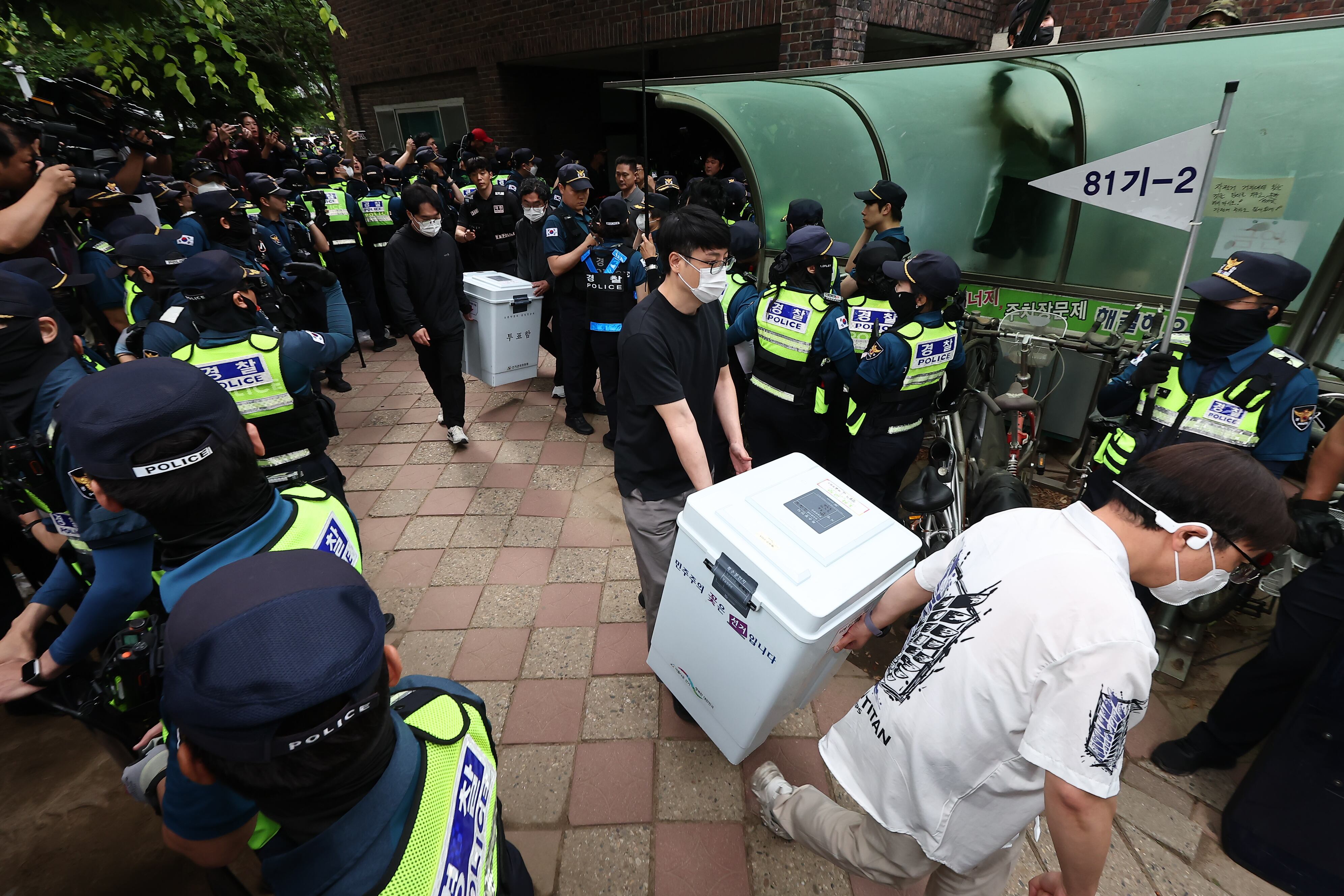 Breaking: Ballot boxes transported 35 hours after deadline amid police ...