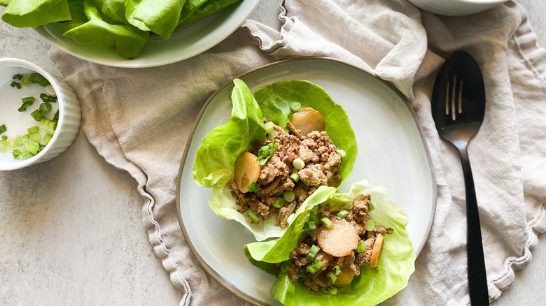 Ground turkey lettuce cups