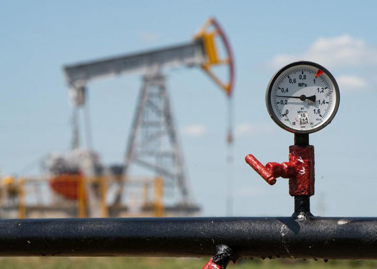Oil steadies after Oman says Mina al Fahal operations proceeding normally