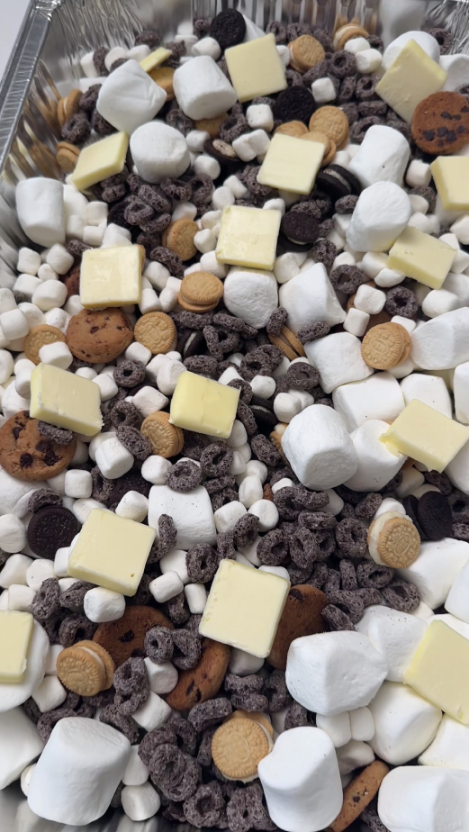 Simple Oreo krispies that look and taste amazing