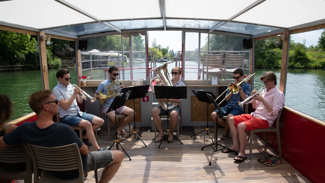 Comparing themed and standard cruise experiences
