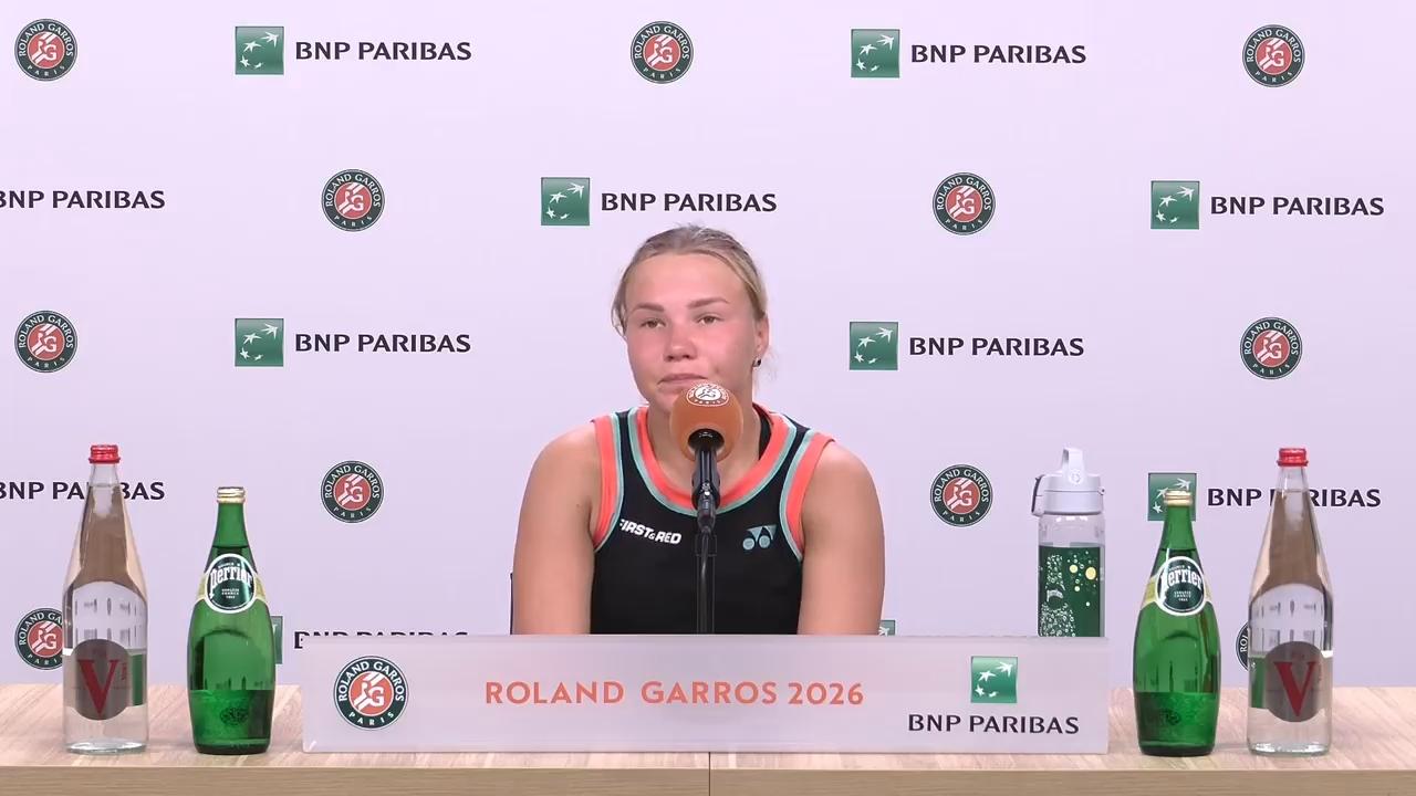 Shnaider fails to deal with Chwalinska's unorthodox game in French Open ...