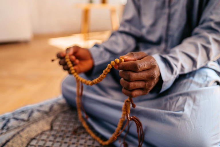 Changing rooms converted into Muslim prayer spaces in 'America's Somali ...
