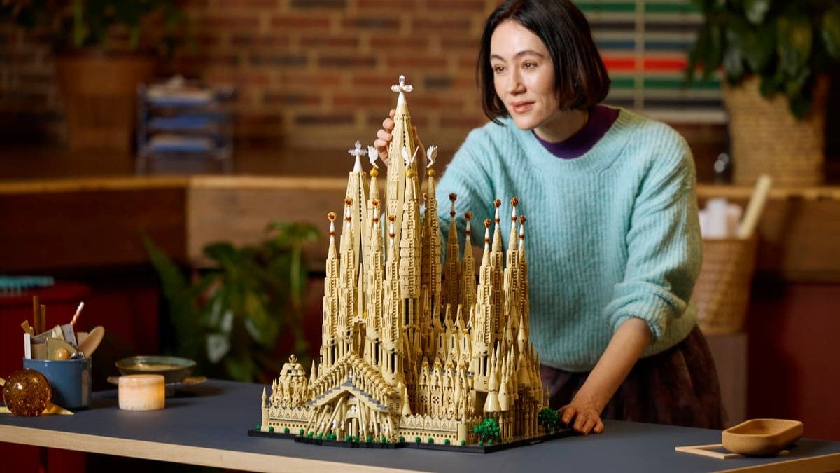 12,060-brick LEGO Architecture Sagrada Familia announced, and yes — it ...