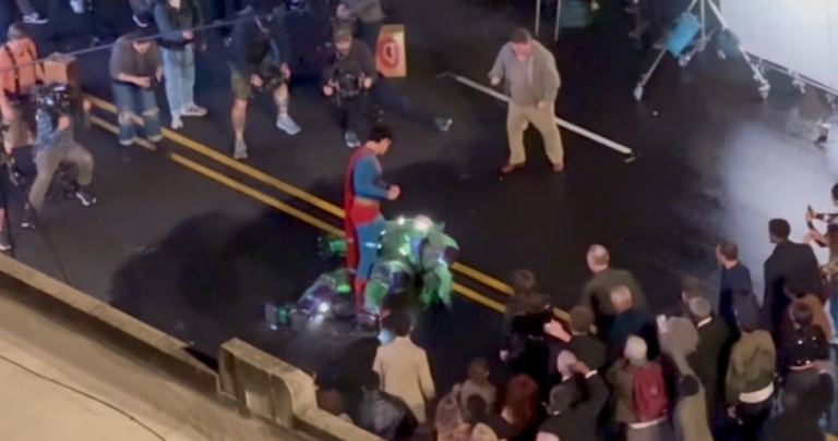Superman pummeling Lex Luthor caught on camera during 'Man of Tomorrow ...