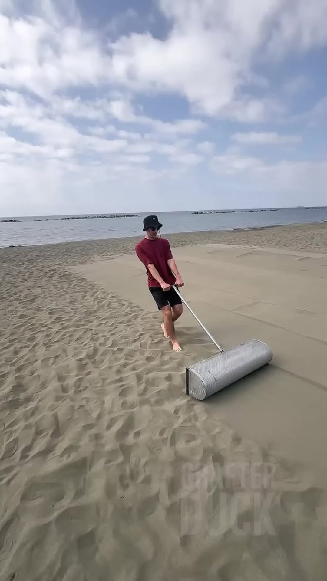 I found gold on the beach: Unexpected treasure discovery